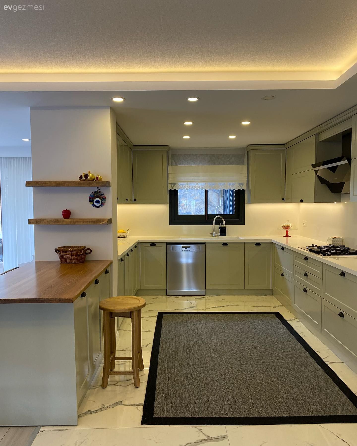 Bu İzmir Mutfağının Hem Görüntüsü Değişmiş Hem Alanı Büyümüş | Ev Gezmesi