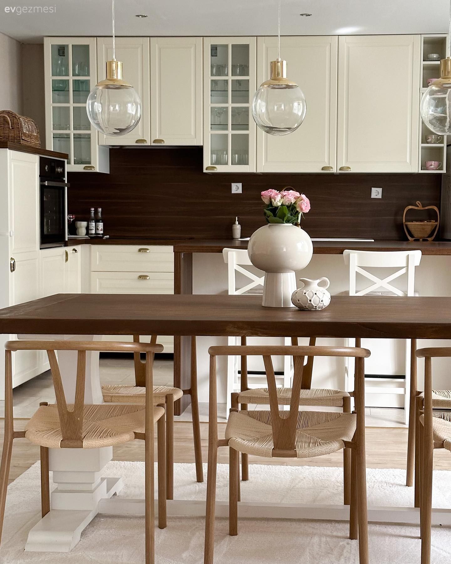 Ahşaplarla Sıcaklık Kazanan Bu Evde Bej Renginin Yeri Ayrı! | Ev Gezmesi