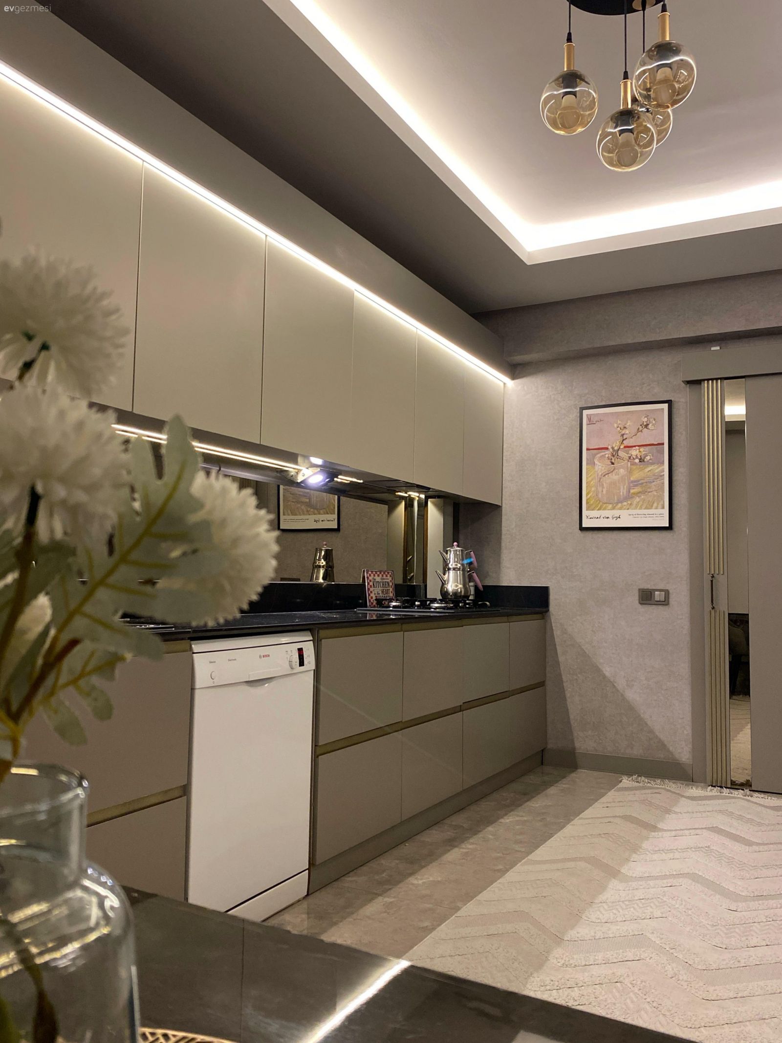 Bu Mutfağın Kahve Köşesi Modern Stilin Net Yansıması | Ev Gezmesi